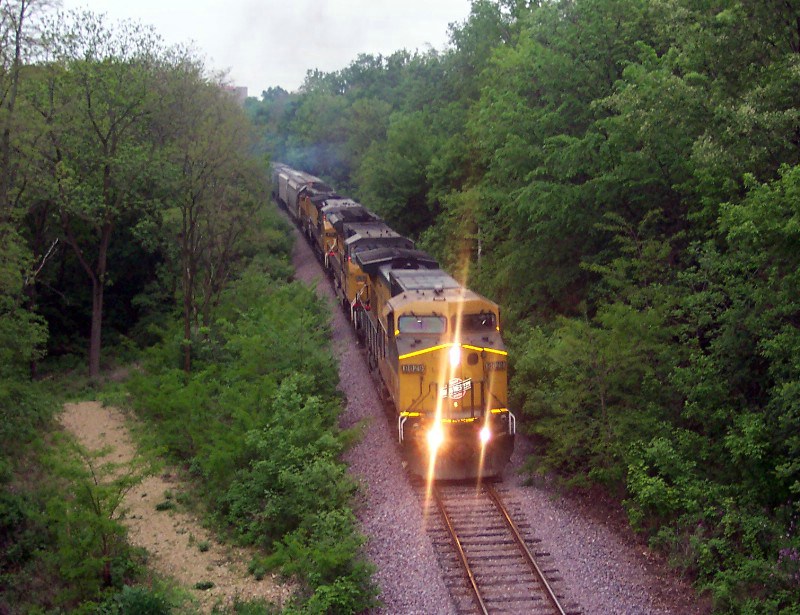 CNW 8828 pulls a grain shuttle to Evansville